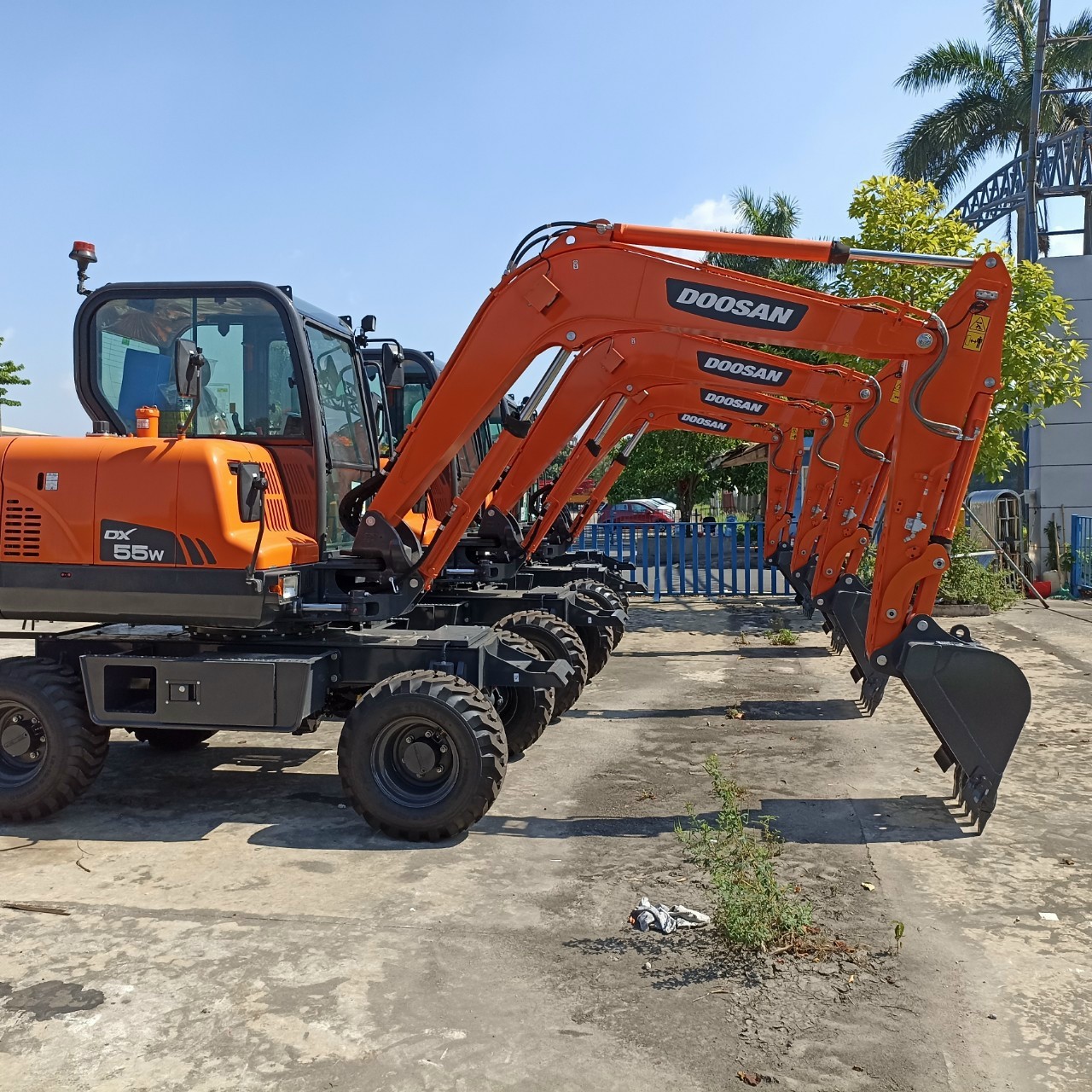 Máy xúc Doosan bánh lốp DX55W - Máy xúc Doosan